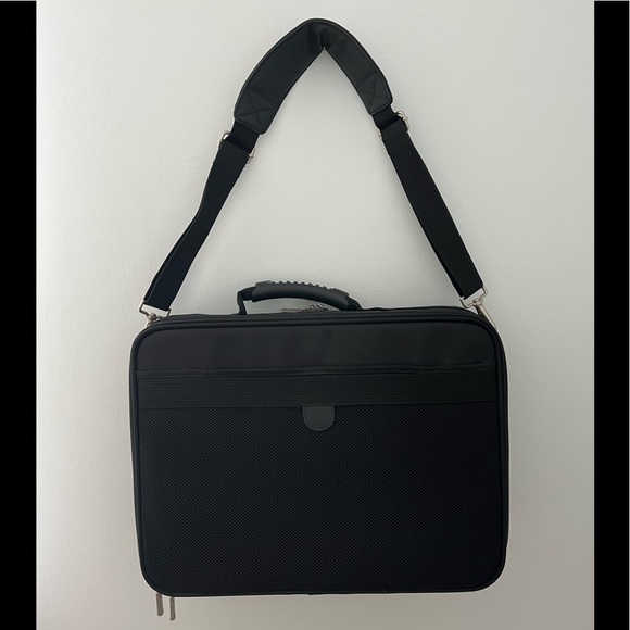 Foray | Bags | Nwot Foray Laptopcomputer Messenger Shoulder Bag | Poshmark
